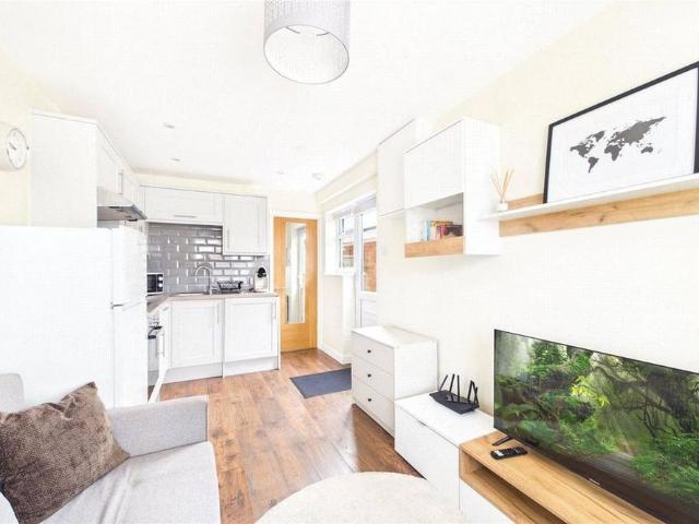 4 bedroom semi detached house to rent