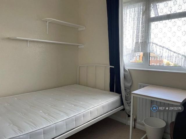 4 bedroom semi detached house to rent