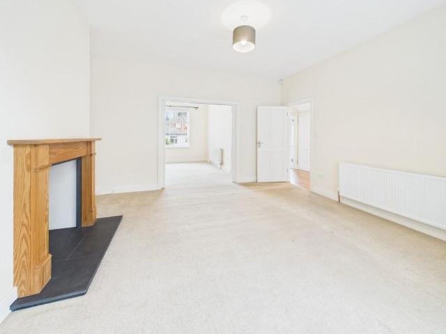 4 bedroom semi detached house to rent