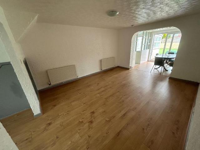 4 bedroom semi detached house to rent