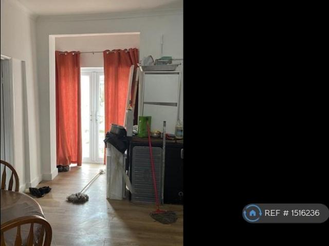 4 bedroom semi detached house to rent