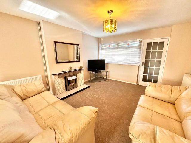 4 bedroom semi detached house to rent