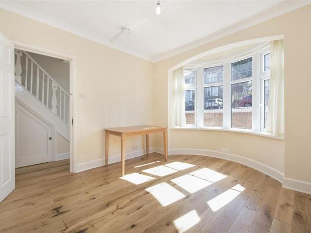 4 bedroom semi detached house to rent