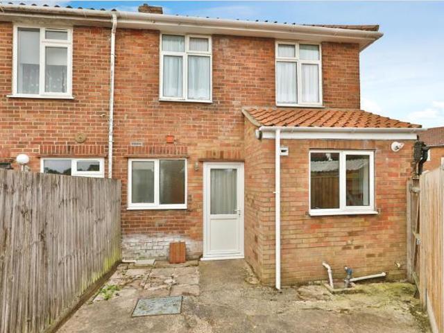 4 bedroom semi detached house to rent