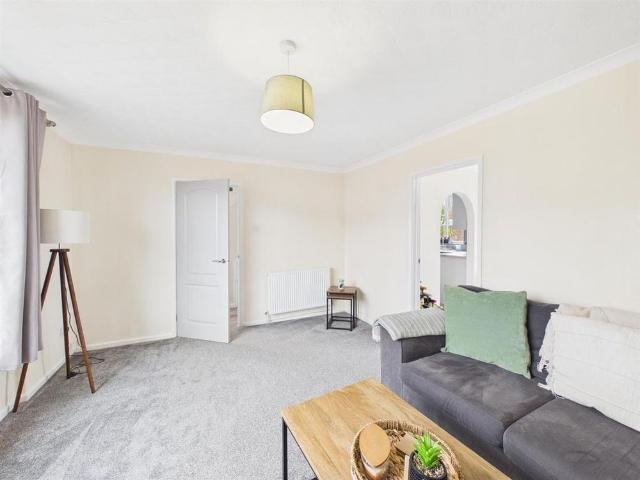 4 bedroom semi detached house to rent