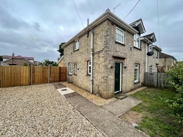 4 bedroom semi detached house to rent