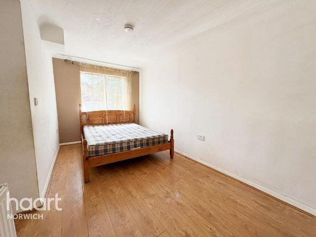 4 bedroom semi detached house to rent