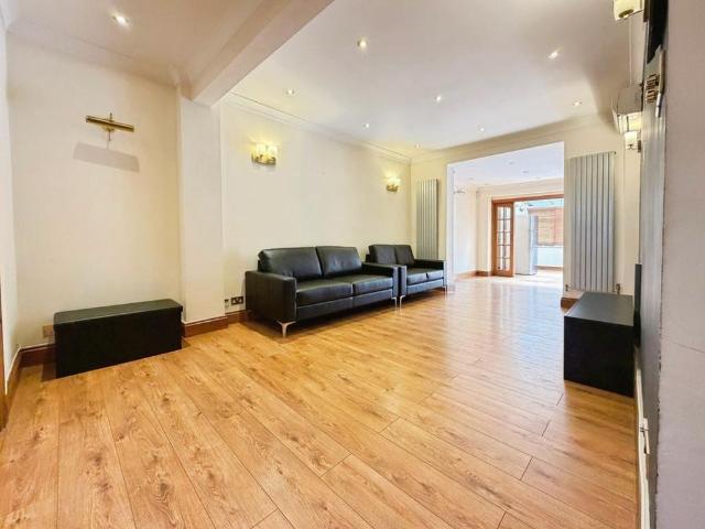 4 bedroom semi detached house to rent