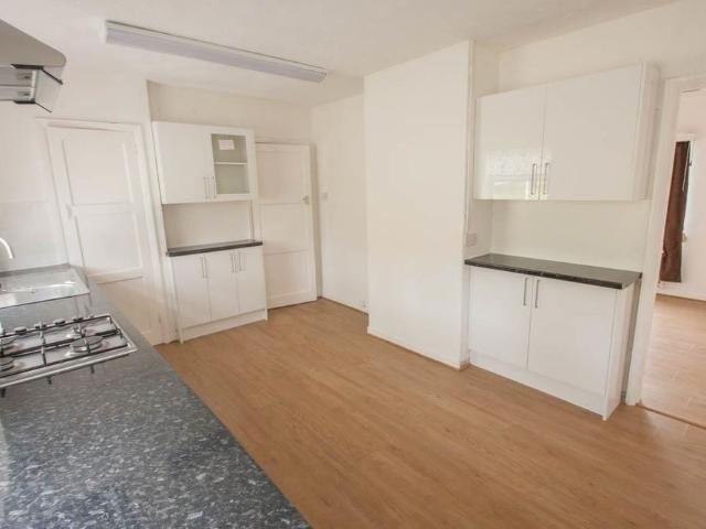 4 bedroom semi detached house to rent