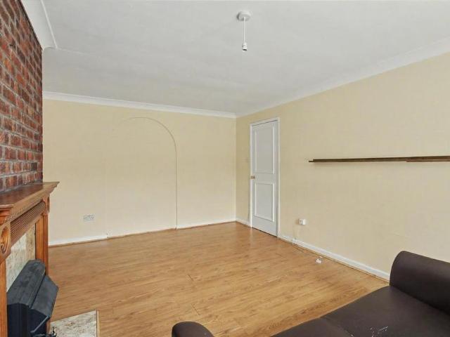 4 bedroom semi detached house to rent