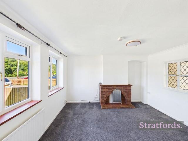 4 bedroom semi detached house to rent