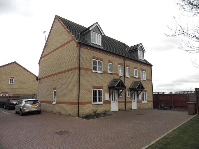 4 bedroom semi detached house to rent