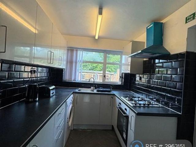 4 bedroom semi detached house to rent