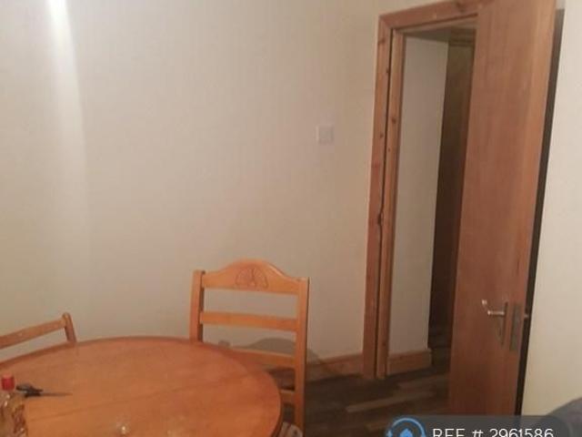 4 bedroom semi detached house to rent