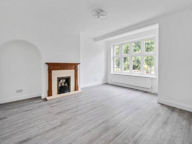 4 bedroom semi detached house to rent