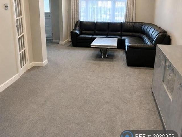 4 bedroom semi detached house to rent