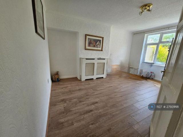 4 bedroom semi detached house to rent