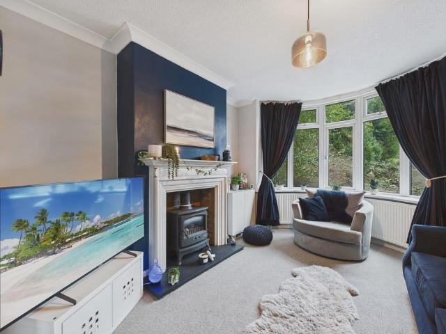 4 bedroom semi detached house to rent