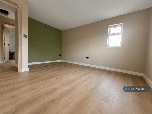 4 bedroom semi detached house to rent
