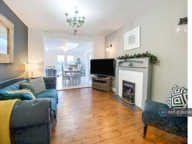 4 bedroom semi detached house to rent