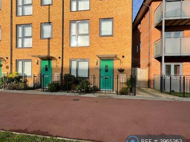 4 bedroom semi detached house to rent