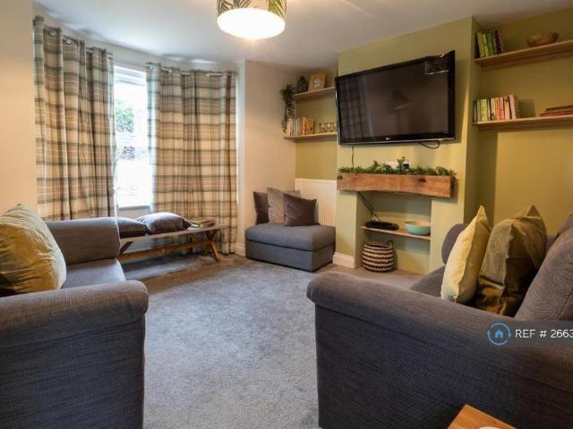 4 bedroom semi detached house to rent