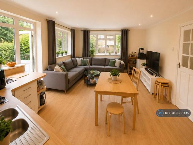 4 bedroom semi detached house to rent