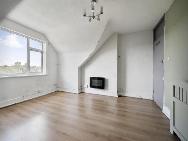 4 bedroom semi detached house to rent