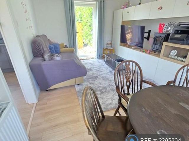4 bedroom semi detached house to rent