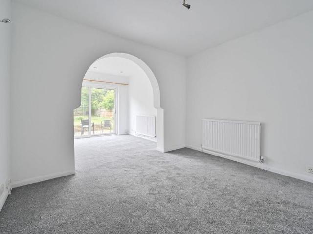 4 bedroom semi detached house to rent