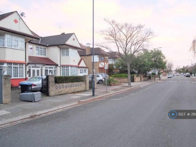 4 bedroom semi detached house to rent