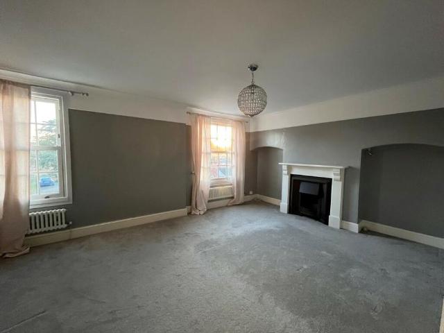 4 bedroom semi detached house to rent