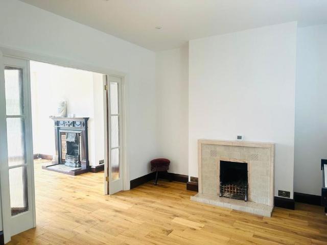 4 bedroom semi detached house to rent