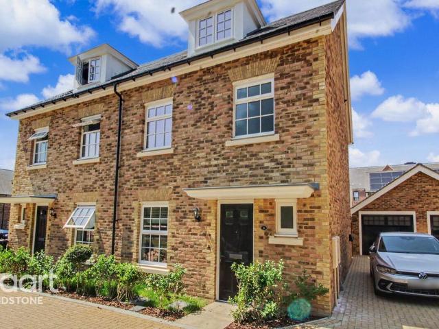 4 bedroom semi detached house to rent