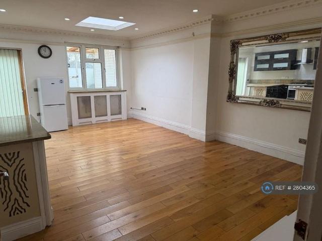 4 bedroom semi detached house to rent