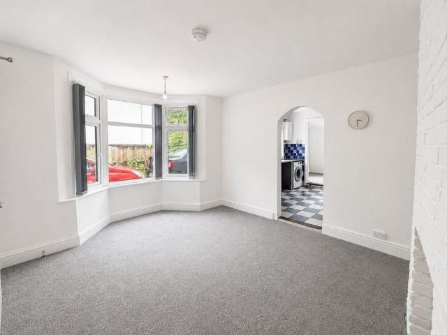4 bedroom semi detached house to rent