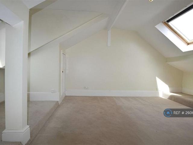 4 bedroom semi detached house to rent