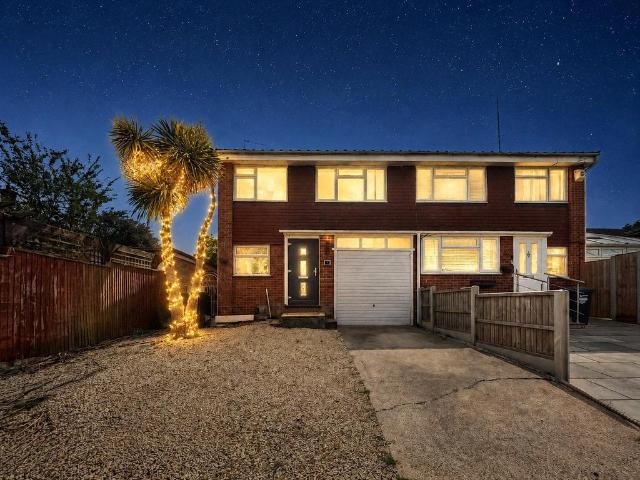 4 bedroom semi detached house to rent