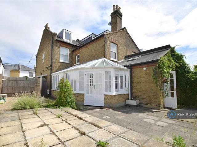 4 bedroom semi detached house to rent