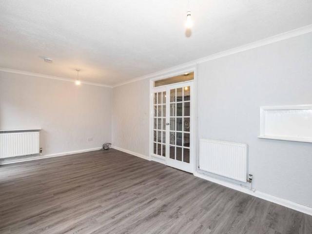 4 bedroom semi detached house to rent