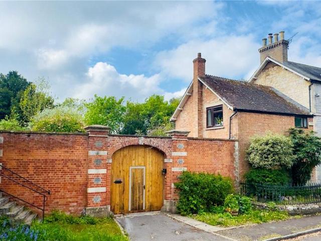 4 bedroom semi detached house to rent