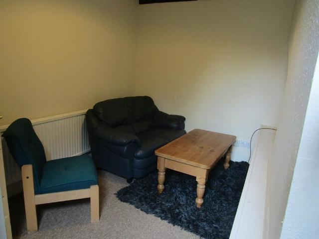 4 bedroom semi detached house to rent