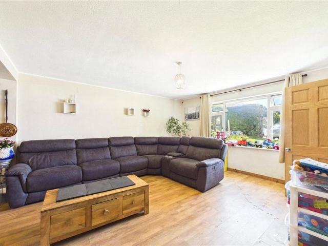 4 bedroom semi detached house to rent