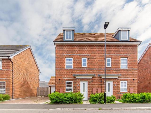 4 bedroom semi detached house to rent