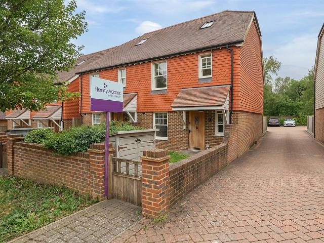 4 bedroom semi detached house to rent