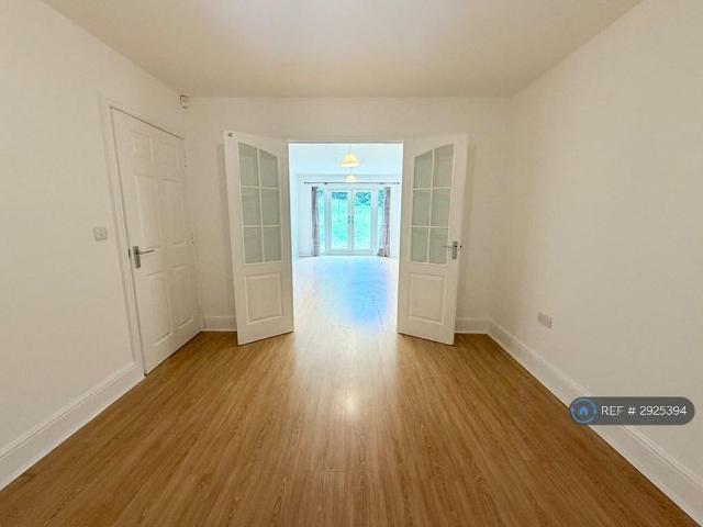 4 bedroom semi detached house to rent