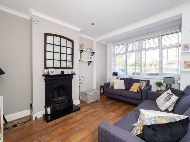 4 bedroom semi detached house to rent