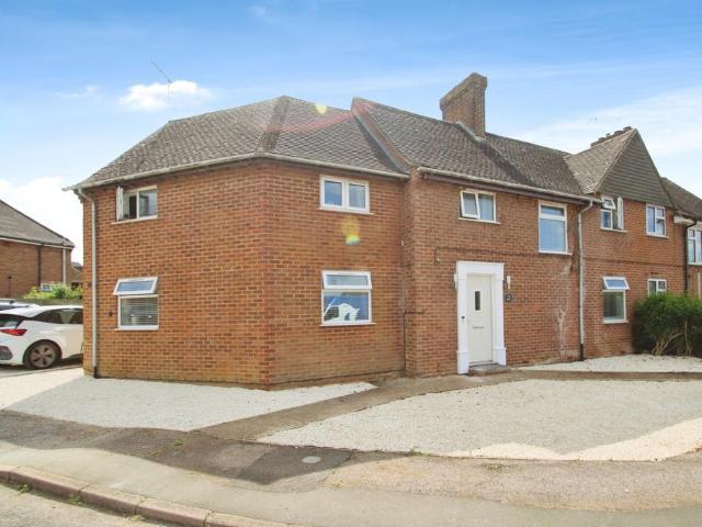 4 bedroom semi detached house to rent