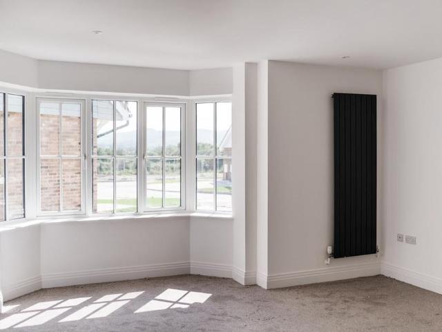 4 bedroom semi detached house to rent