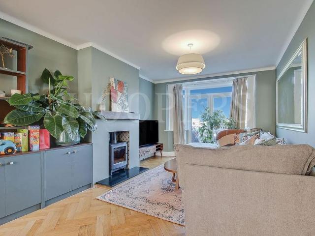 4 bedroom semi detached house to rent